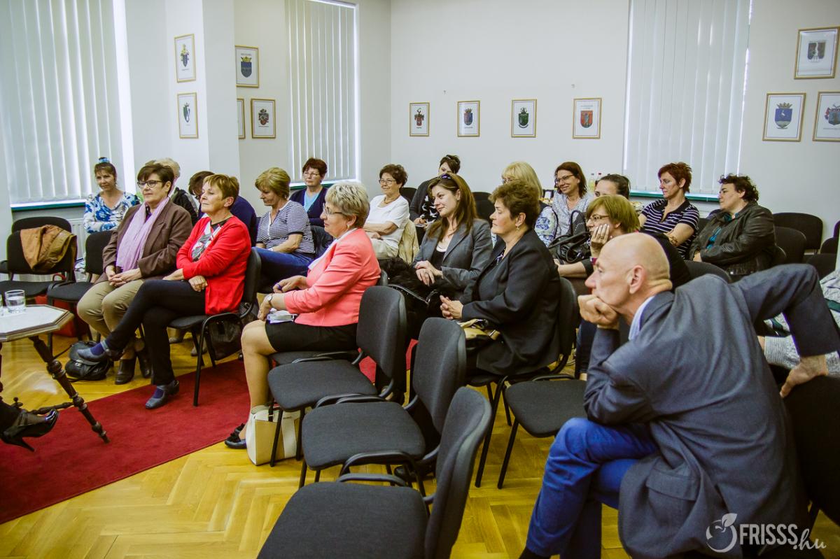 FRISSS.hu ...minden Szombathelyről és környékéről / Bálint Éva: itt ...