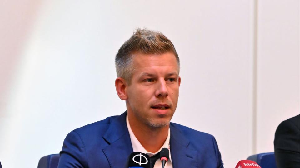 FRISSS.hu ...minden Szombathelyről és környékéről / „Botrány, tapsvihar ...